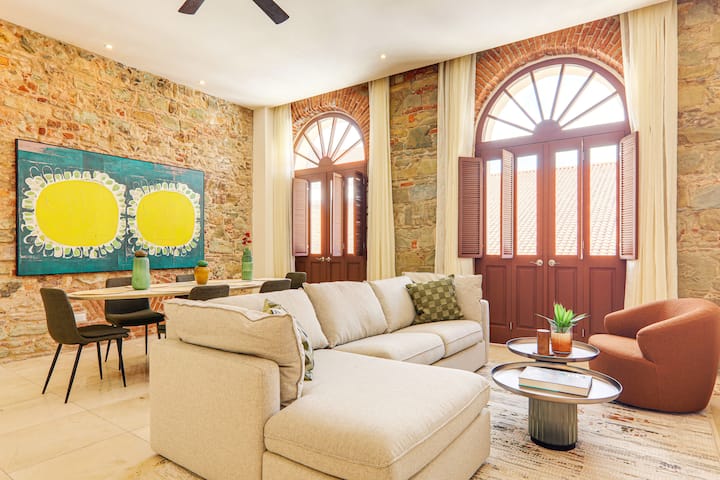 Casco Viejo • Bright & Cozy Loft + Balcony - Panama