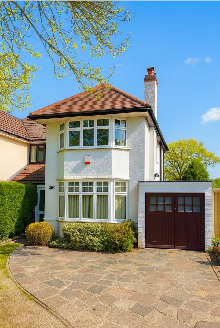 Spacious 4 Bed Home With Garden & Parking Ruislip - Uxbridge