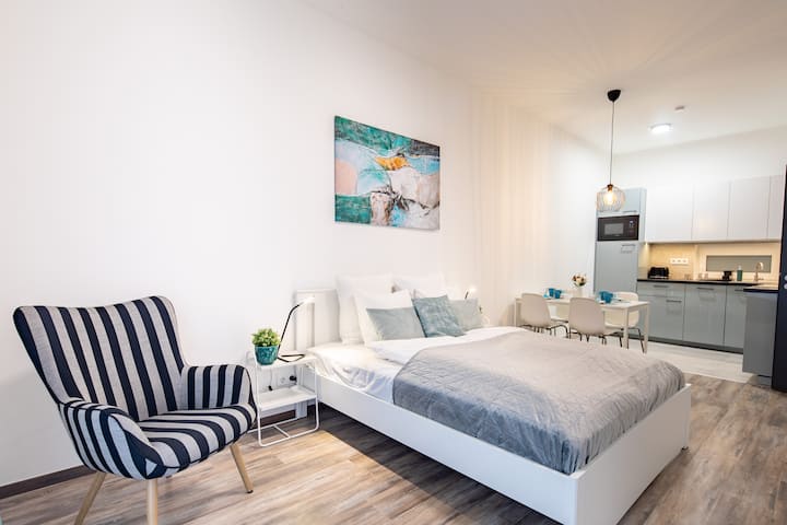 Modern Urban Retreat With Terrace - Budapest