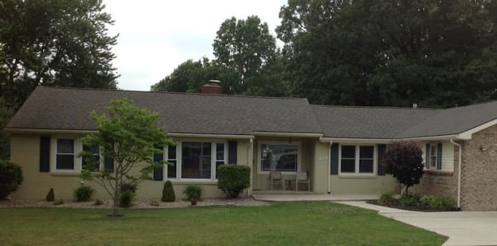 Radiant Ranch - Sleeps 13 - Championship Park - Kokomo, IN