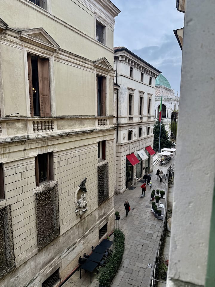 Wake Up Next To Vicenza's Most Beautiful Square! - Vicenza