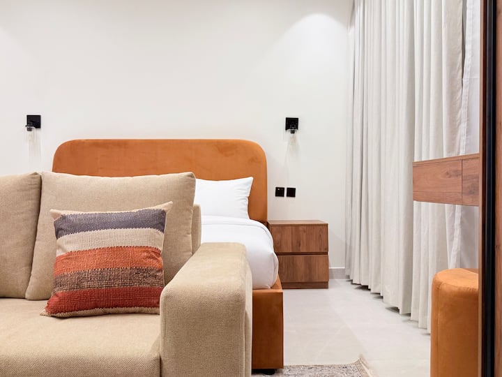 Near Kingdom Tower – 1 Min To Train - Riyadh