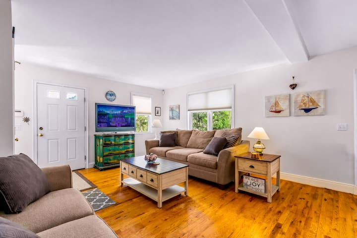 Charming 2br Cape Cod Retreat - Deck + Parking - Provincetown, MA