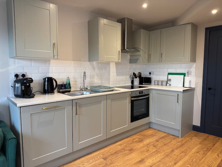 Pearl Lodge - 3 Br/2bath Retreat With Parking - Halifax, Royaume-Uni
