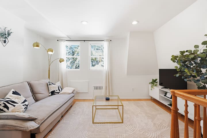 Renovated 2br W/ Nyc Views | 1-stop To Manhattan - Weehawken, NJ