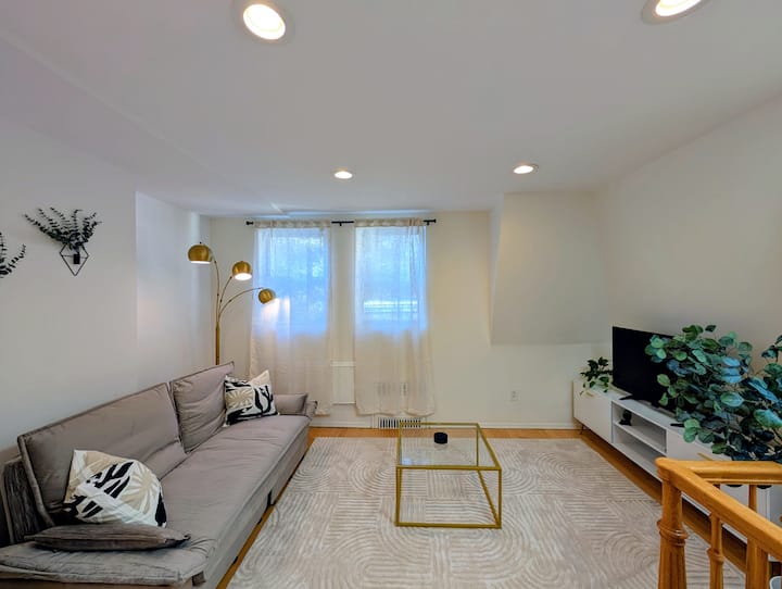 Renovated 2br W/ Nyc Views | 1-stop To Manhattan - Weehawken, NJ