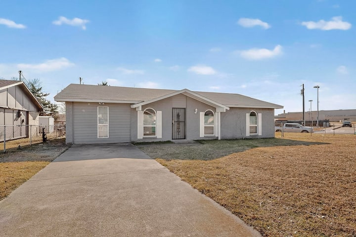 Family-friendly 4br / 2 Bath Home In Cedar Hill - Cedar Hill, TX
