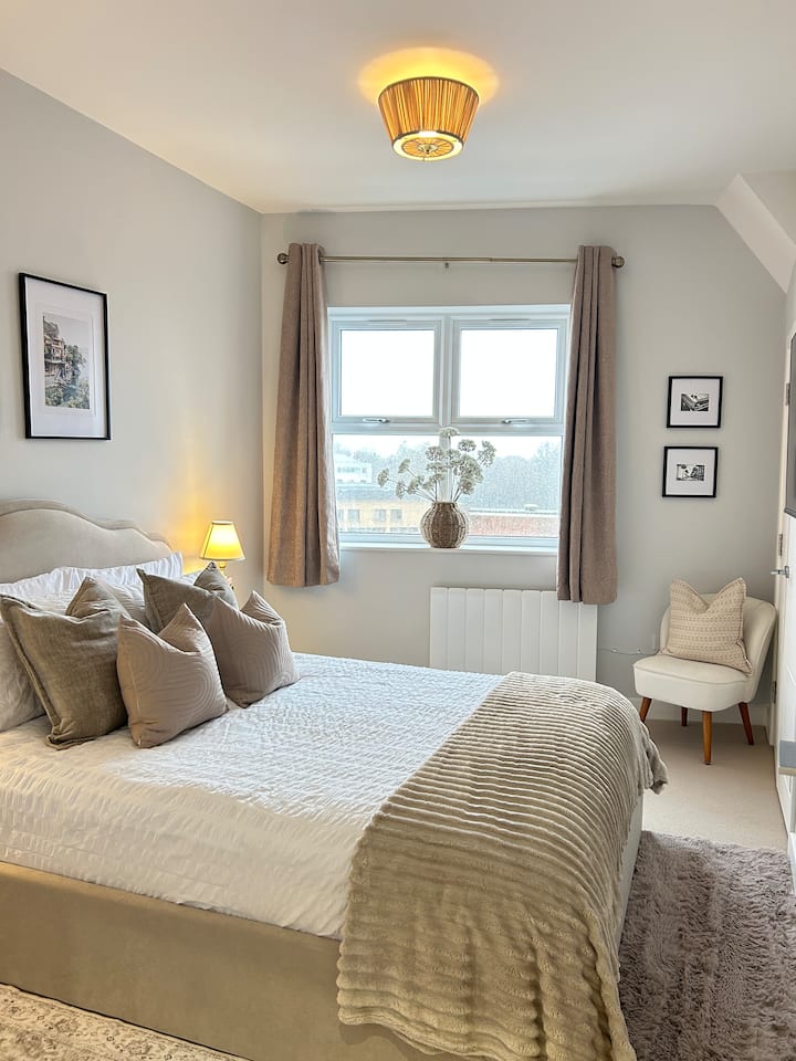 Penthouse City View Retreat & Allocated Parking! - Southampton