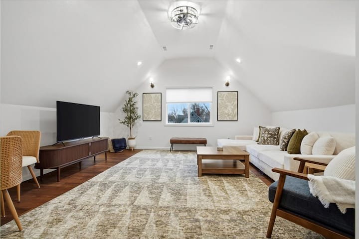 The Front St Flats - Unit 4 - Bloomington, IL