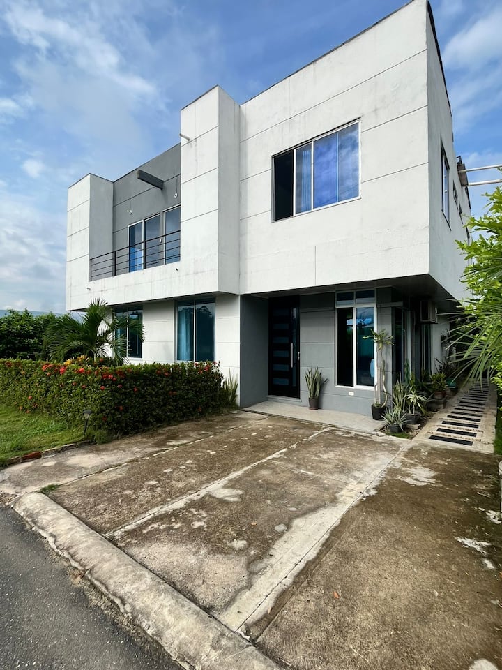 Casa Familiar Y Confortable - Cundinamarca