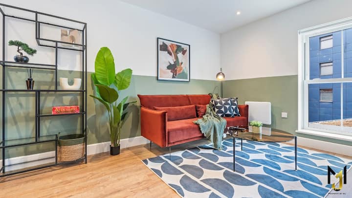 'Meridian Way' 2-bed Premium Executive Apt (F6) - Reading