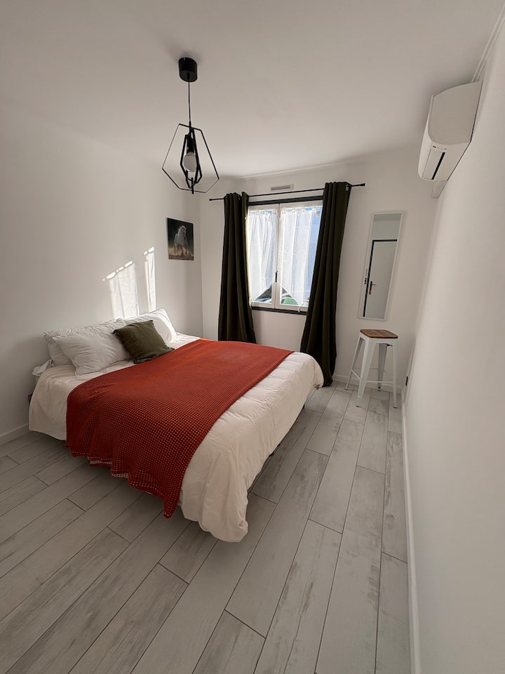 Une Chambre Cosy Clim Dans Une Maison Paisible - Cuers