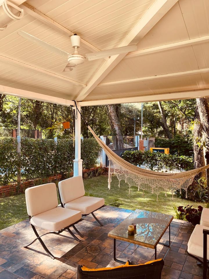 Casa Cerca Del Club Y Ubicación Inmejorable - Paraguay