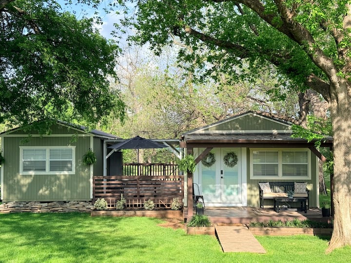 Riverfront Retreat On The Brazos - Glen Rose, TX