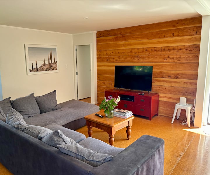 Family Bach 2 Mins From Whangapoua Beach - Coromandel