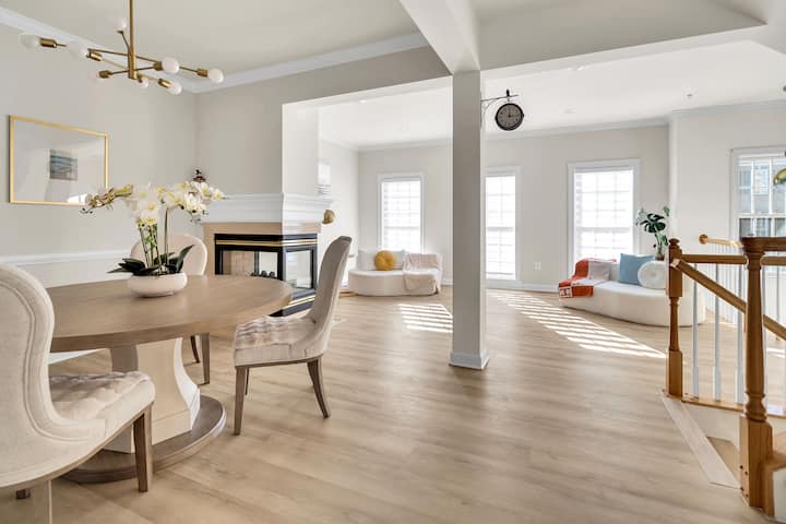 Luxury Living | Spacious Townhome Near Everything - Gaithersburg, MD