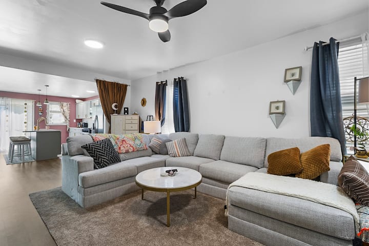Freshly Renovated | Boho Vibes! | Quiet Street - Bedford, IN