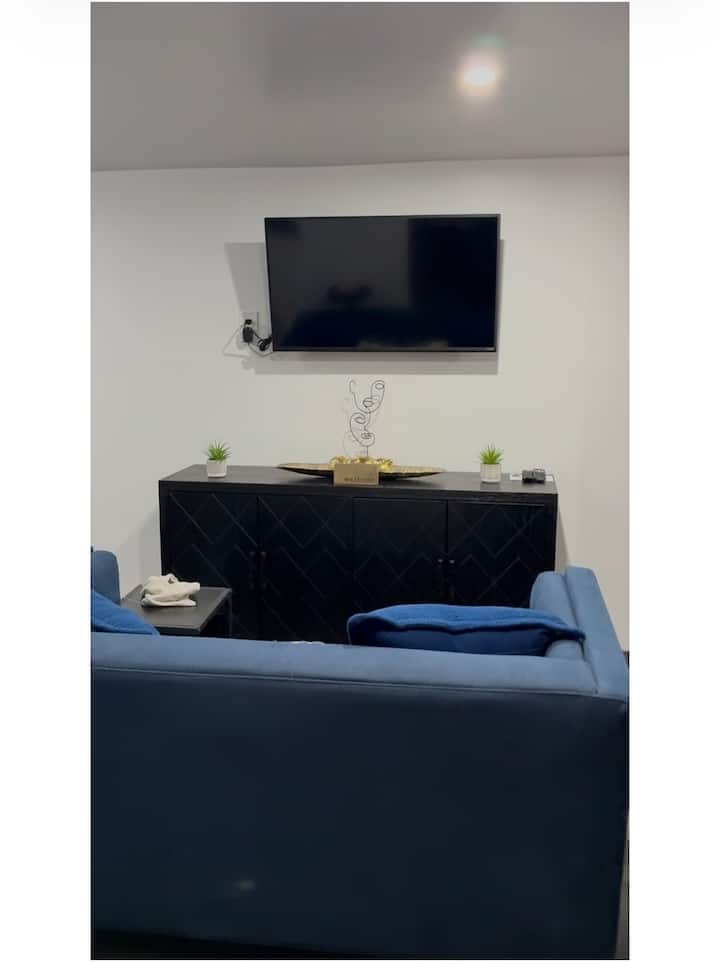 Detached Studio Guest House In Downtown Riverside - Riverside, CA
