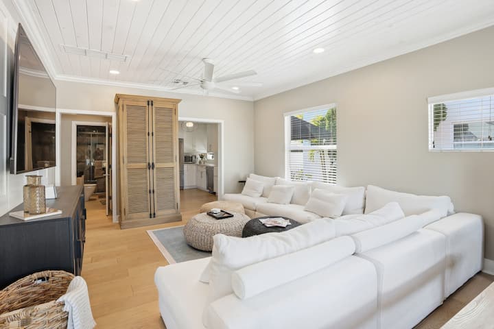 Beautiful Cottage Near Beach And Downtown - Delray Beach, FL