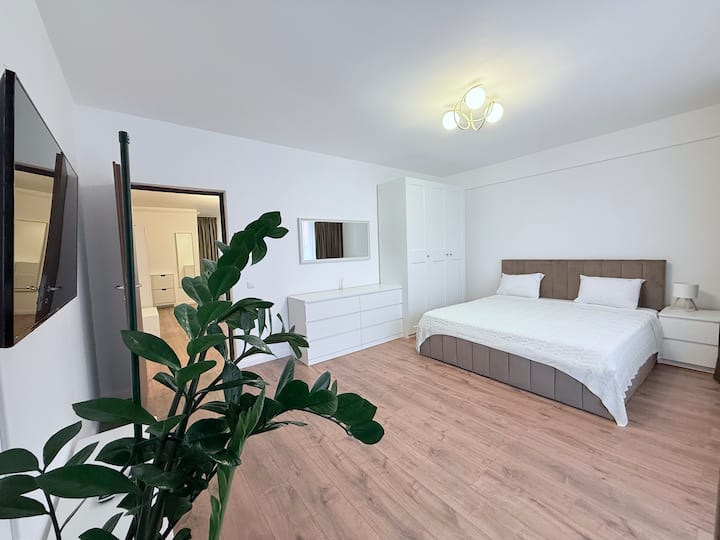 Olive Green I Apartment At Groundfloor W/ Balcony - Bucharest