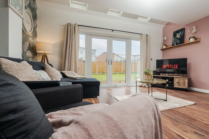 E-haven - Etihad-coop Live-free Parking-pool Table - Peak District