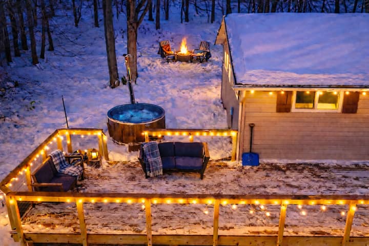 Serene 2bd Mountain Lake Escape W/ Private Hot Tub - Pocono Raceway