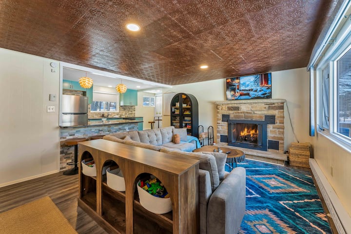 Mountain Lake View Escape W/hot Tub Near Khalahri - Lake Harmony, PA