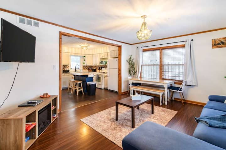 Cozy Cuyahoga Lodge–family Favorite Sleeps10 - Akron, OH