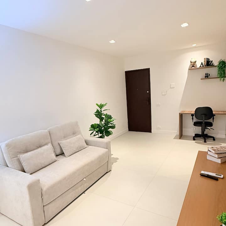 Apto Posto 6 C/ Garagem E Piscina - Rio de Janeiro