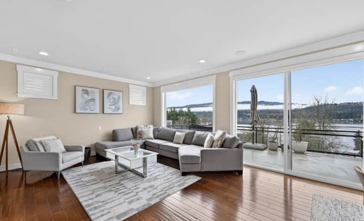 Sunlit Lakeview Retreat - Sammamish, WA