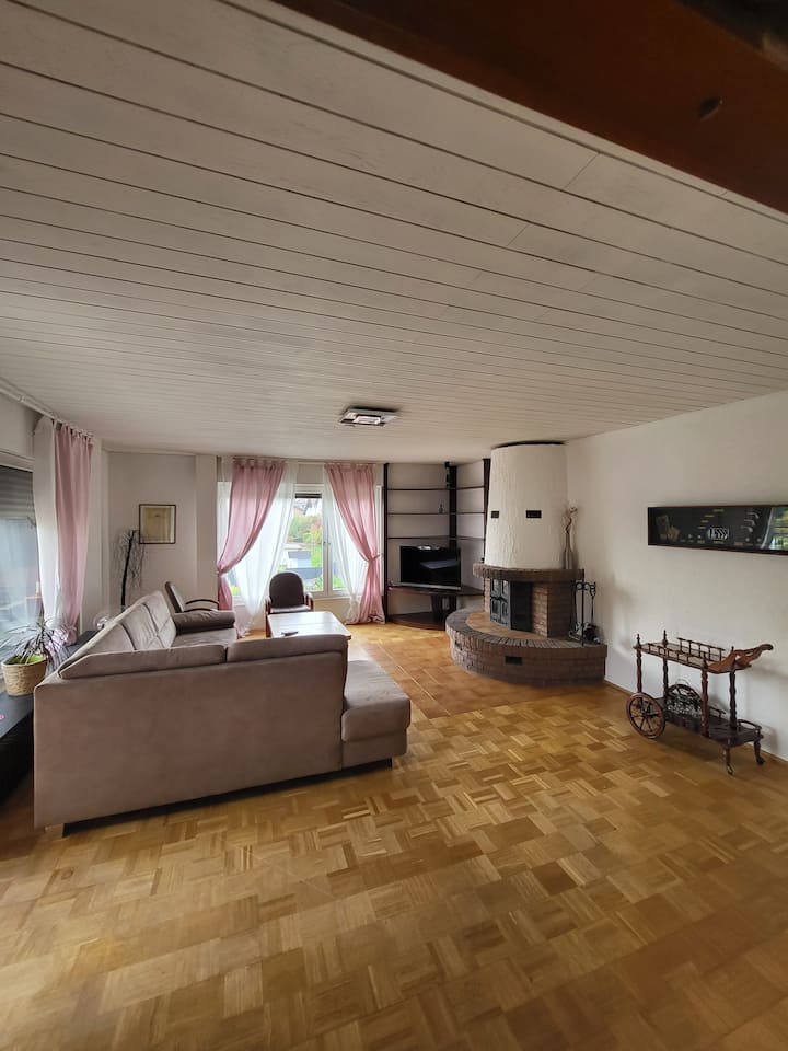 Gut Ausgestattete Wohnung Für Arbeit Oder Urlaub - Lohmar