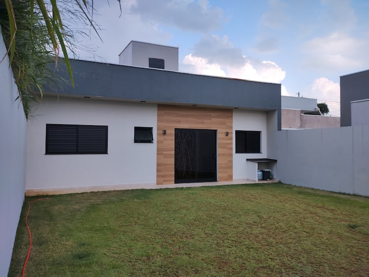 Linda Casa Para Casal Em óTima Localização - Vinhedo