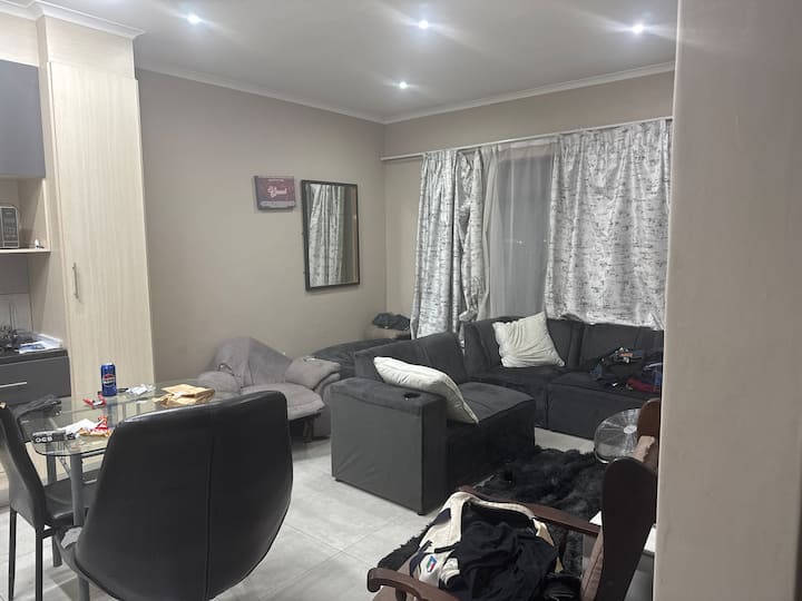 Halaal One Bedroom Flat For Rental, Short And Long - Secunda