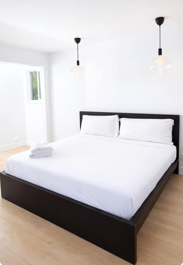 Allison's Place - Modern & Minimal (M&m) - Canada