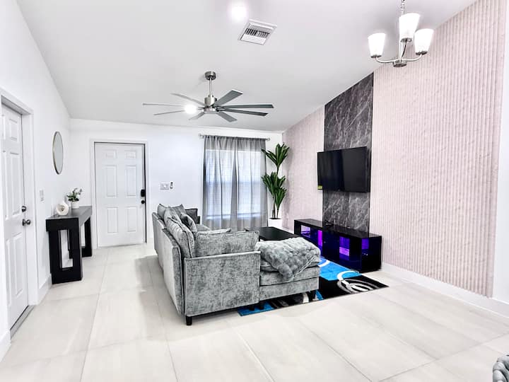 Sweet Lehigh Home - Lehigh Acres