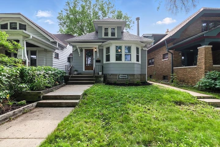 Charming 3br/2ba Bungalow In The Heart Of Bay View - Milwaukee, WI