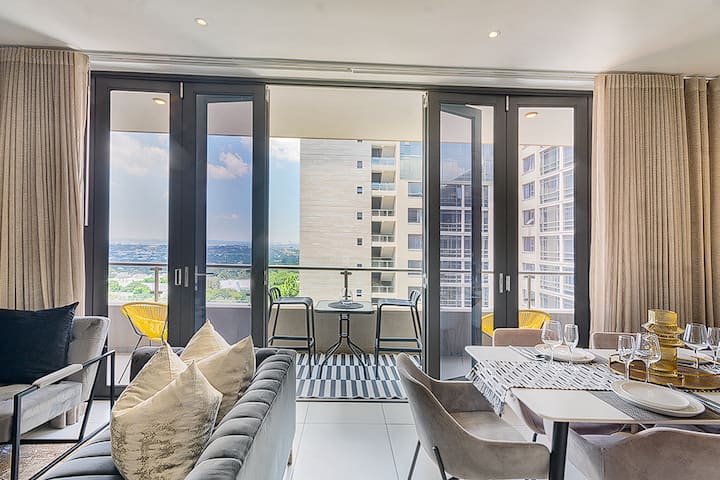 Sandton Luxury Apartment Balcony|power&water Bckup - Sandton