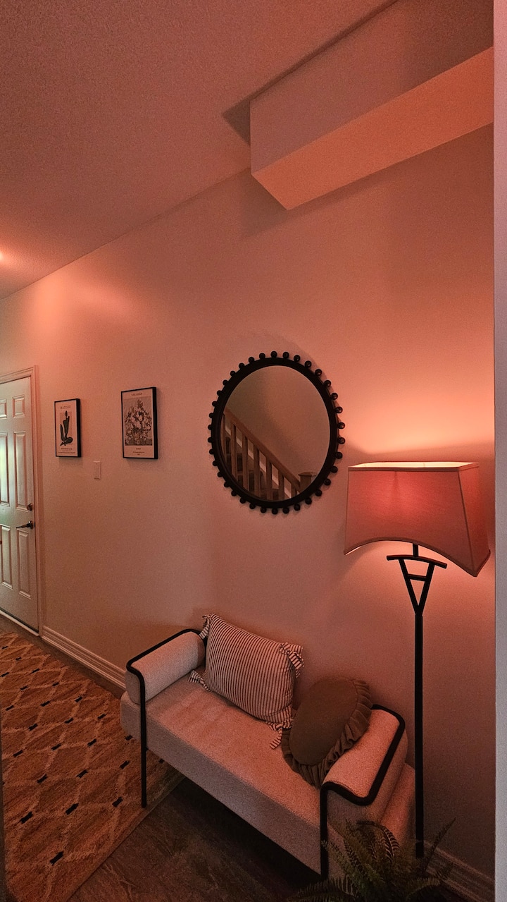 Cozy Bedroom With Private Bath In Niagara Region - Grimsby