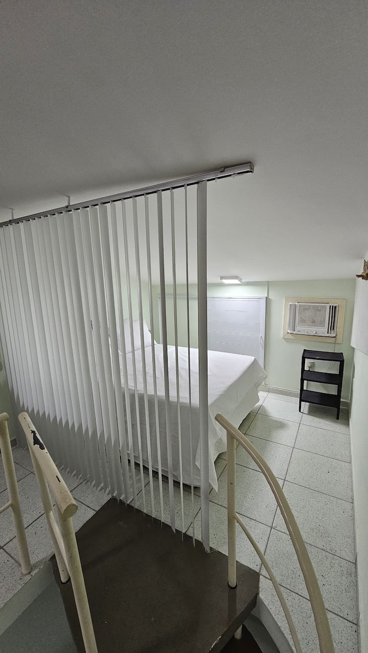 Flat C/ Sala, Quarto E Cozinha Integrada. - Cabo Frio