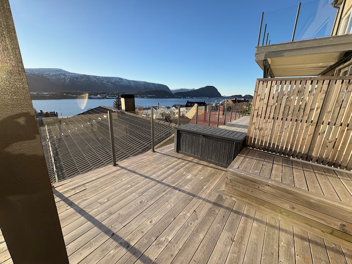 Moderne Leilighet Med Utsikt Over By Og Fjord - Ålesund