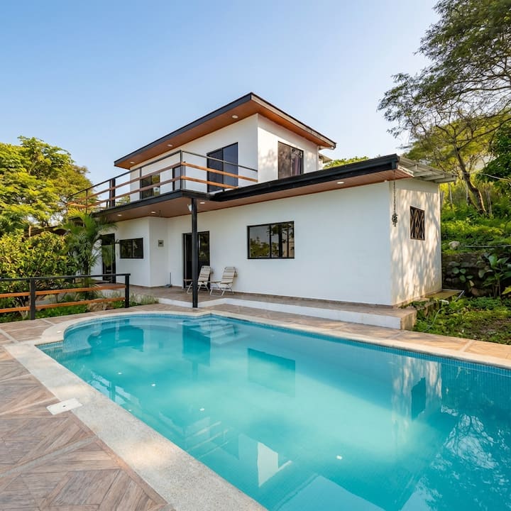 Modern Country House With Pool | Yunguilla Valley - Santa Isabel