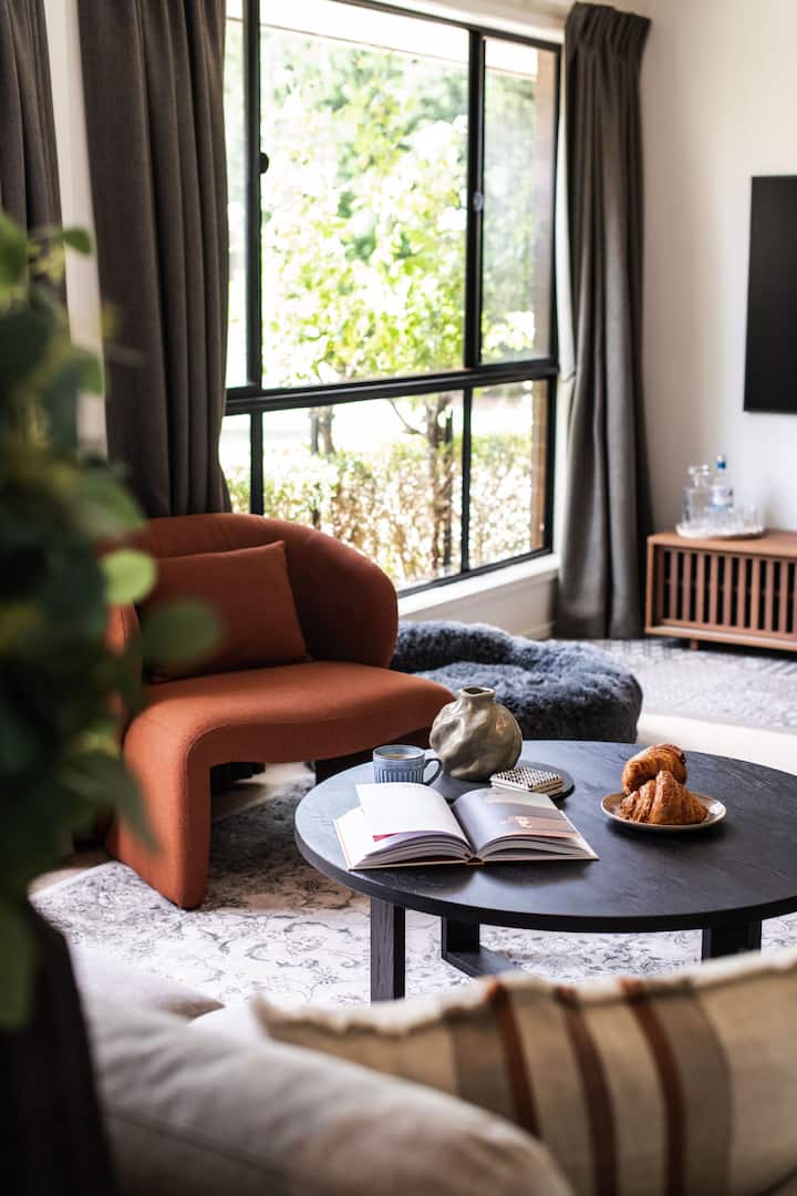 Little Blue Door Bowral. An Enchanting Space. - ボーラル