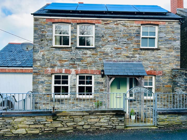 Trickle Cottage In Boscastle, With Sea Views. - Tintagel