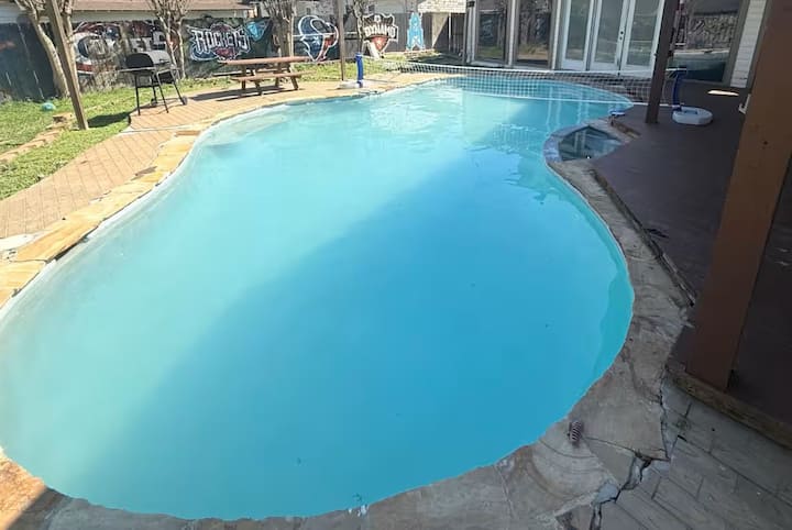 Spacious Pool Home Near Iah Sleeps Family & Groups - Spring, TX