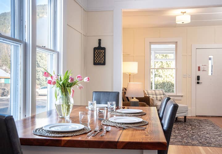 The Yellow House - Revelstoke