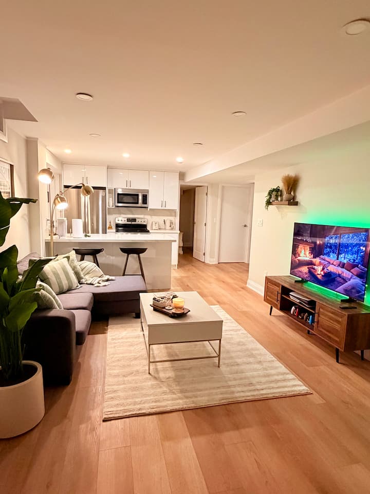 Elegant New-build 2-bedroom Suite - Aurora