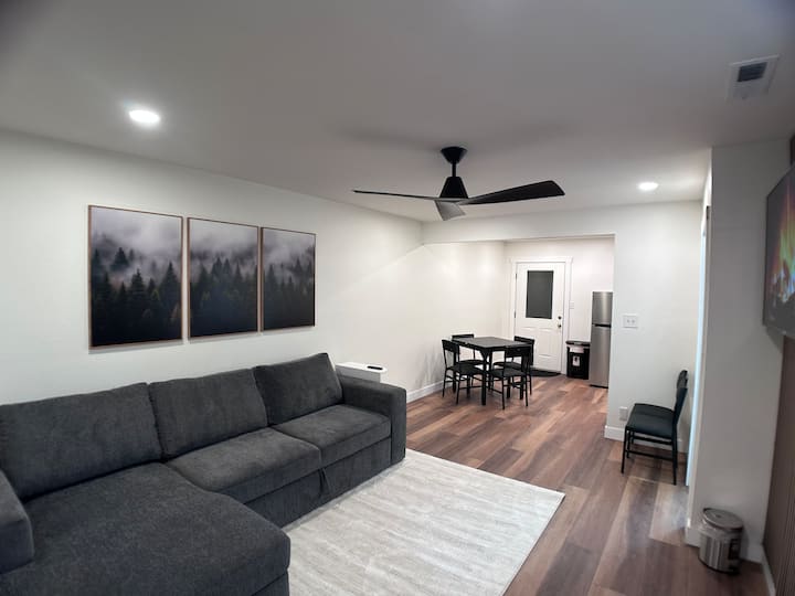 1/4 Mile Walk To Downtown Flagstaff 2bd/1.5ba New! - Flagstaff, AZ