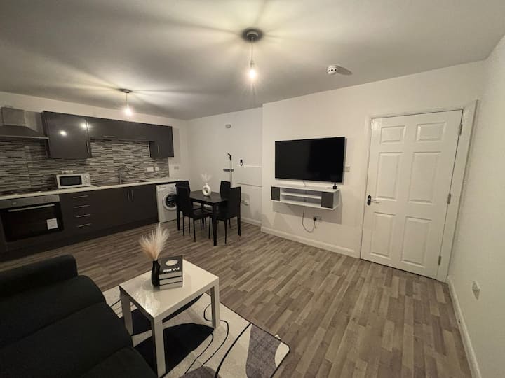 Luxury 1 Bedroom Flat | In The City Centre - 채텀