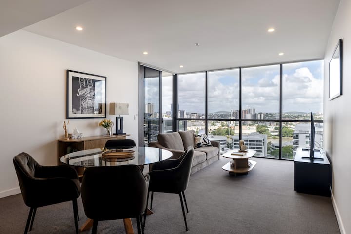 High-floor River View | Modern 2br 2ba + Parking - Brisbane