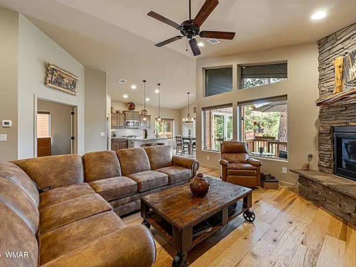 Cool Mountain Escape • Fenced Yard • Family Cabin - Pinetop-Lakeside, AZ